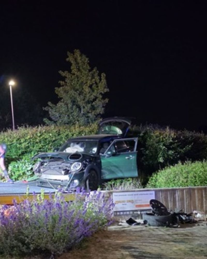 Auto eindigt op rotonde in Venlo - L1 Nieuws