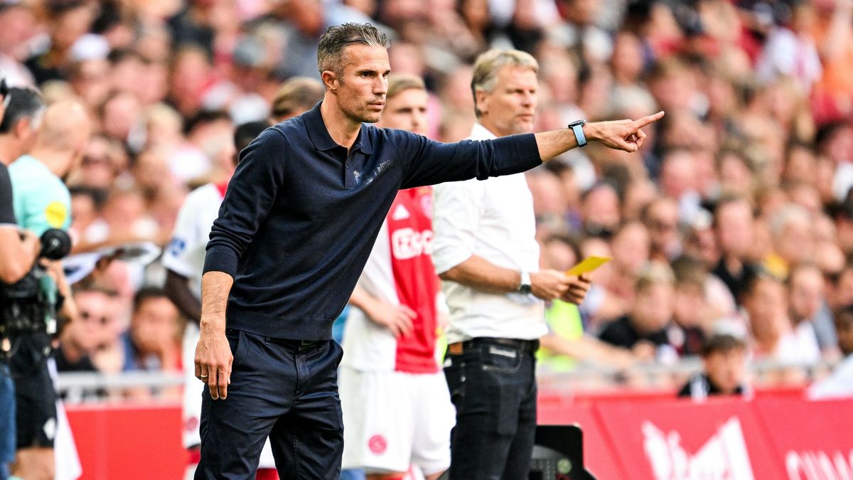 Heerenveen onderuit tegen Ajax bij officiële debuut van trainer Robin ...
