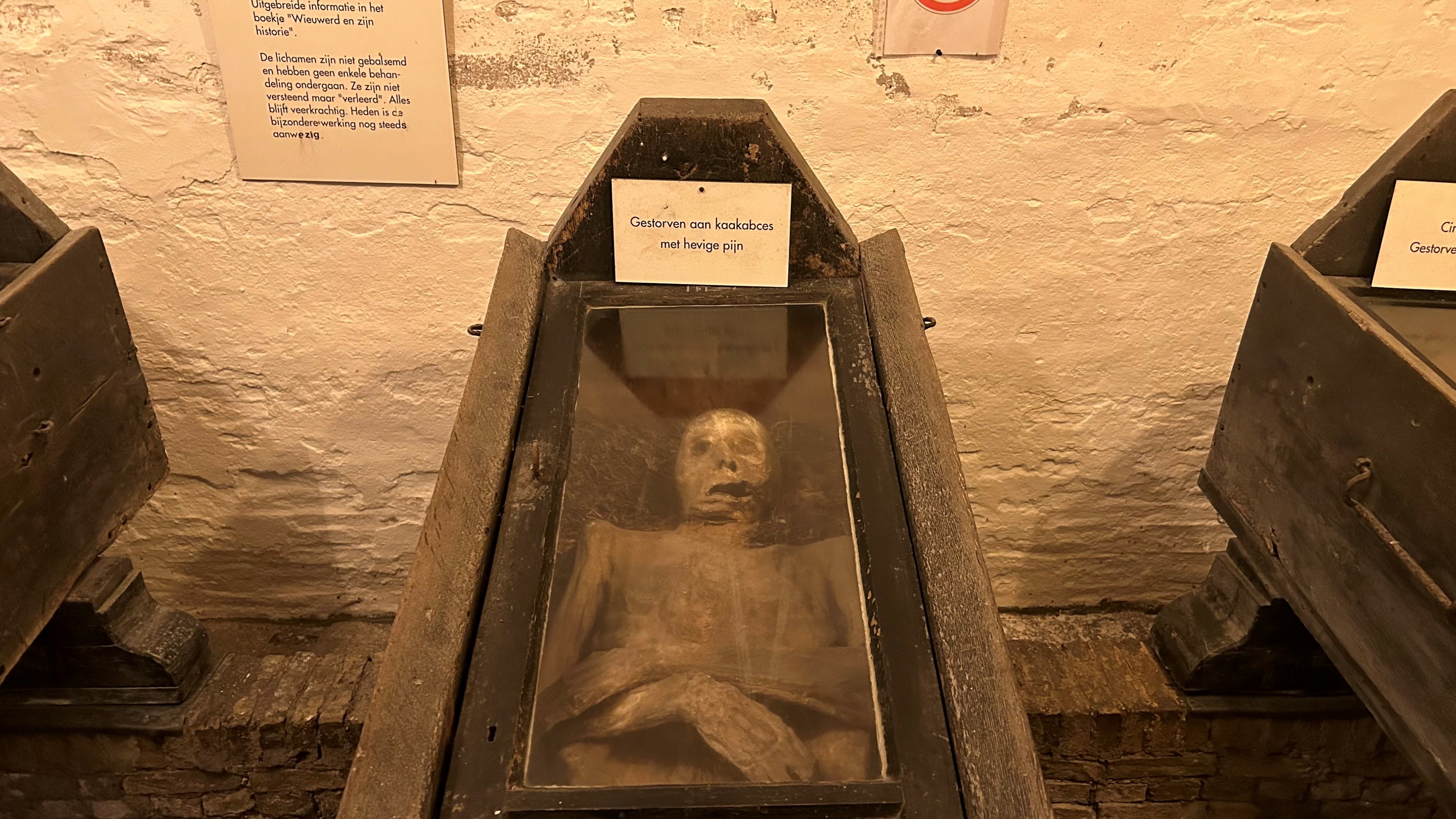 De mummies van Wiuwert blijven een mysterie: "En dat is maar goed ook ...