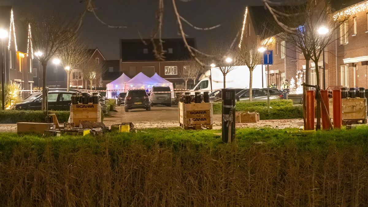 Afzetting in Wilnis om vondst truck met illegaal vuurwerk - RTV Utrecht