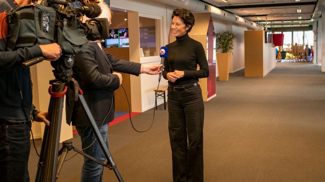 Staatssecretaris Gunay Uslu bezoekt Omrop Fryslân: "Ik ben onder de ...