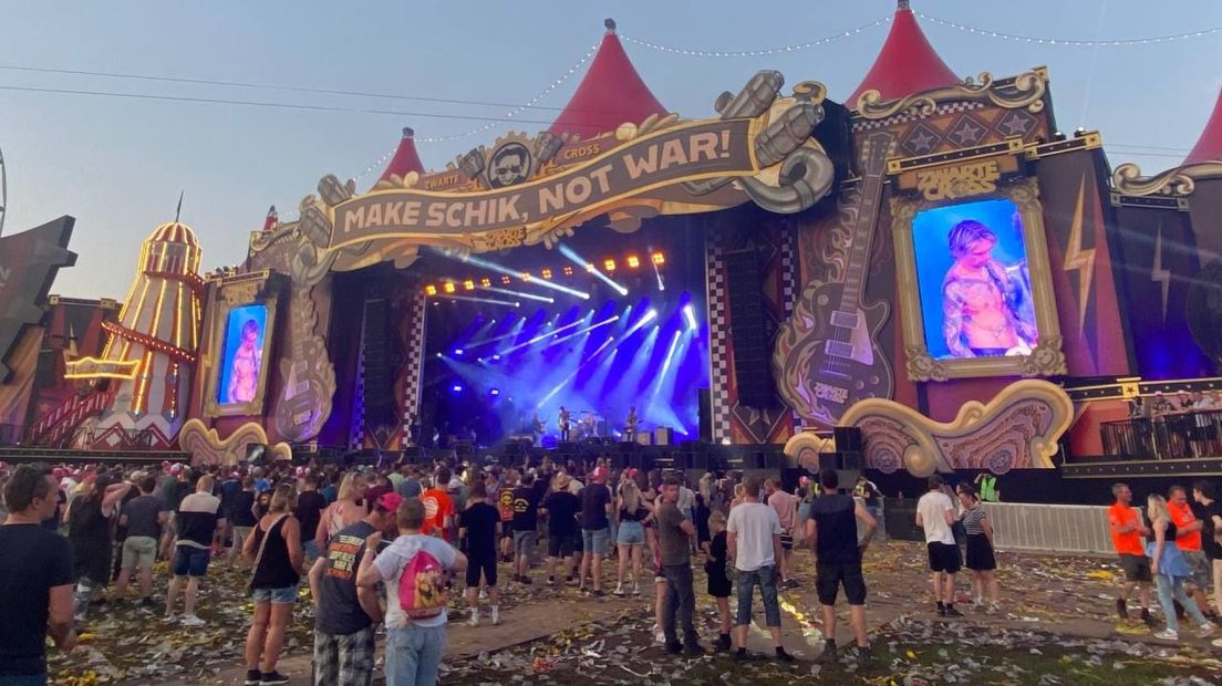 Bekijk de eerste dag van Zwarte Cross • Armin van Buuren sluit af - Omroep Gelderland