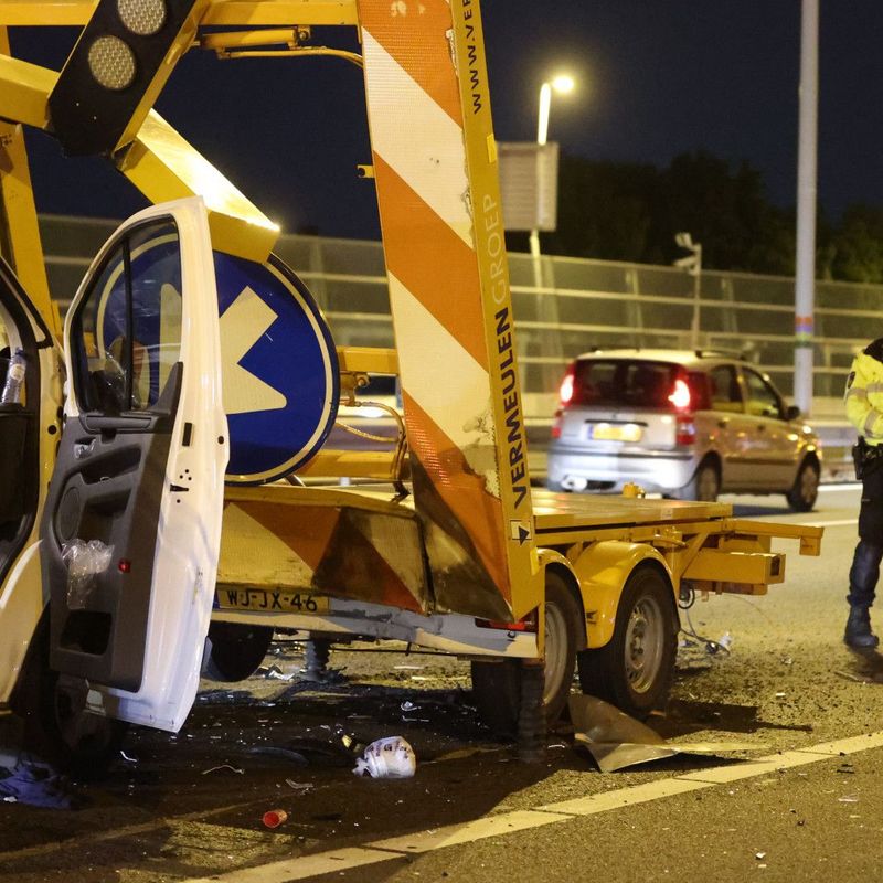 Drankrijder knalt op pijlwagen op A12 bij Voorburg - Omroep West