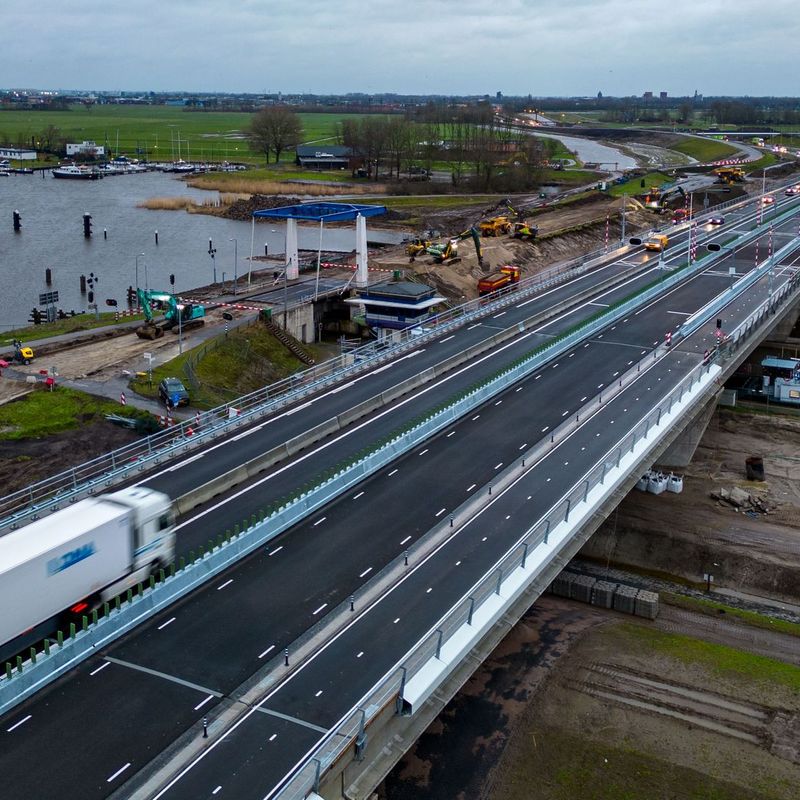 Minder fileleed tussen Kampen en Dronten door hogere Roggebot brug - Oost