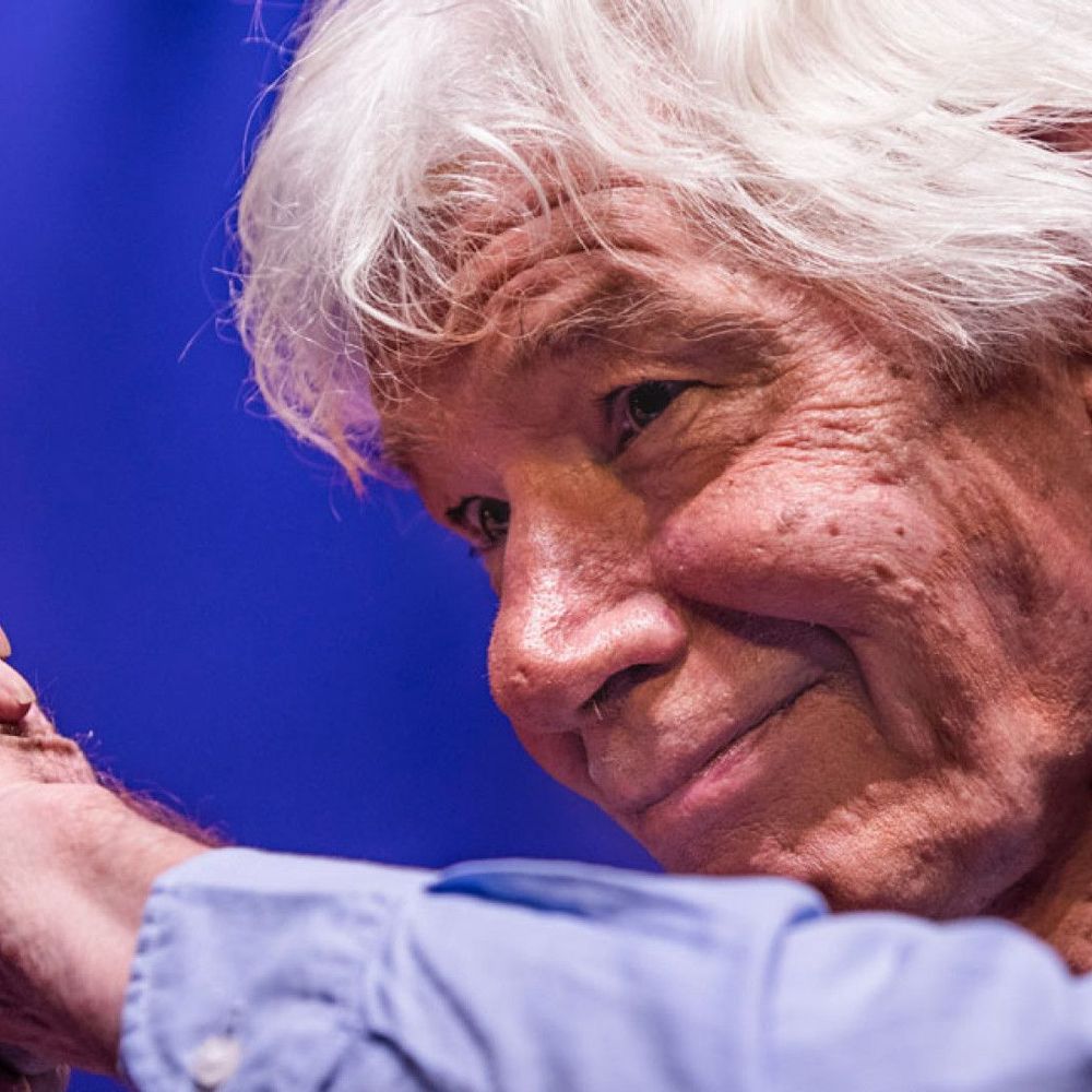 Cabaretier Paul van Vliet overleden: 'Je was als een vader voor me' - Omroep West