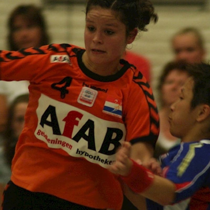 Sharina van Dort niet naar EK handbal - Oost