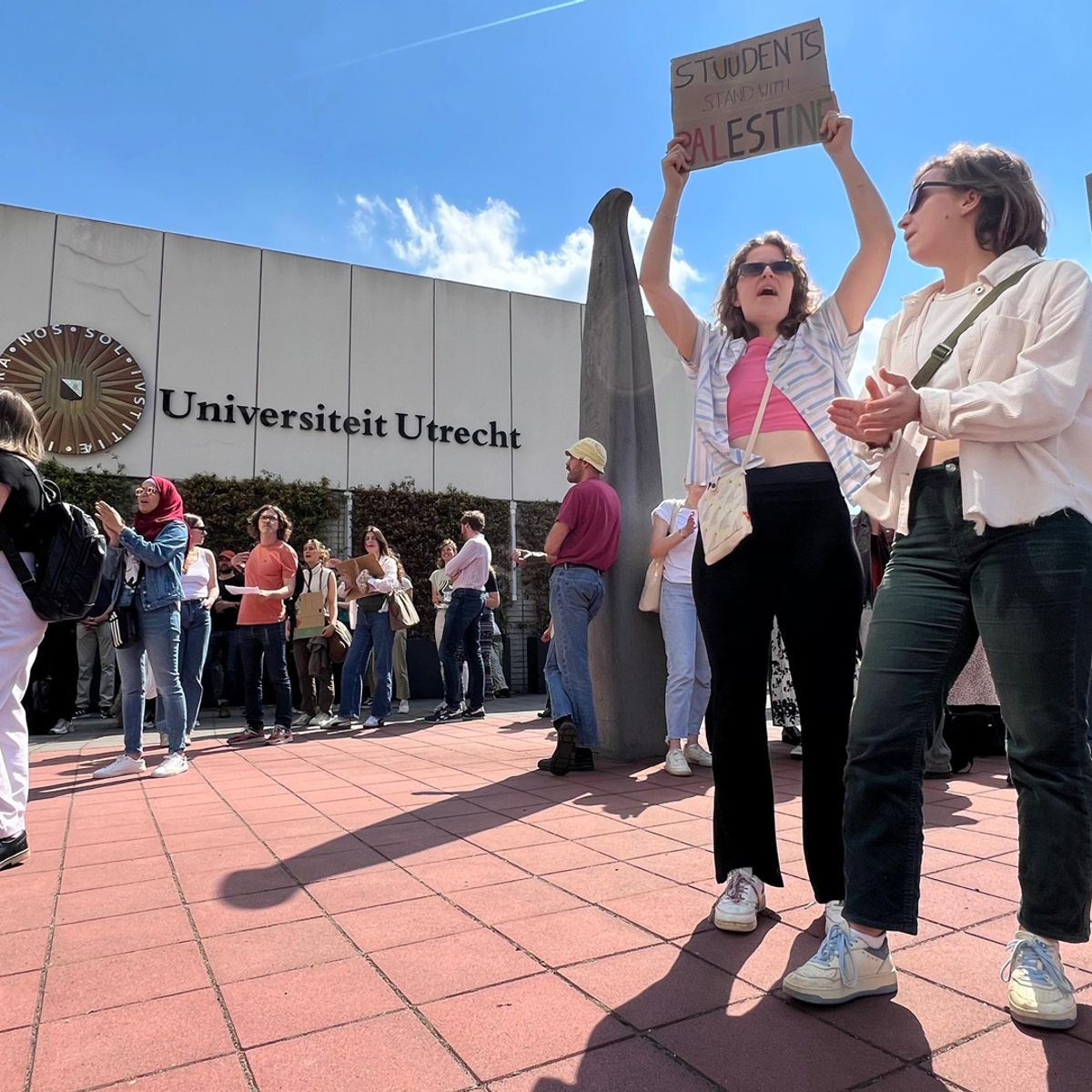 Studenten en medewerkers lopen collegezalen uit bij 'national walk-out ...