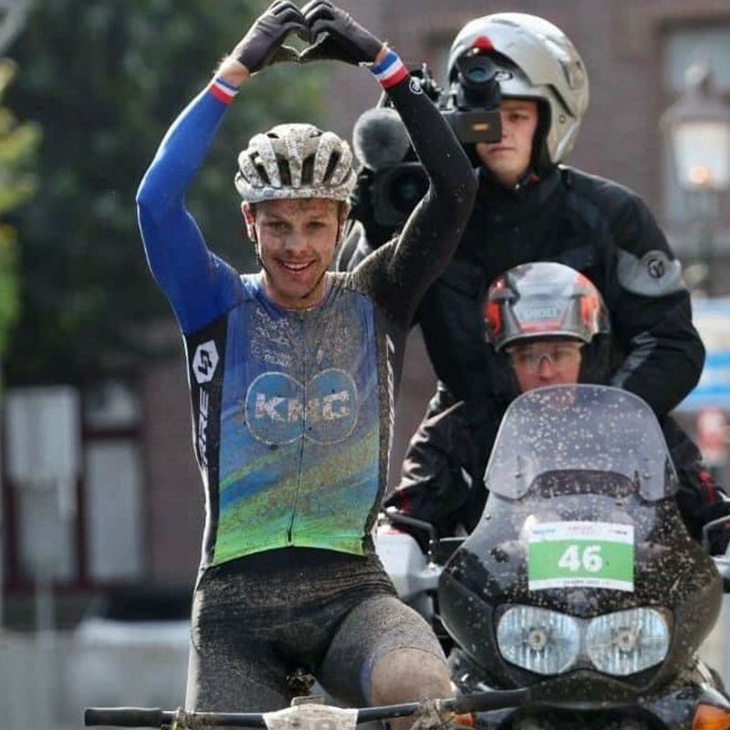 Tim Smeenge maakt indrukwekkende comeback met Nederlandse marathontitel ...