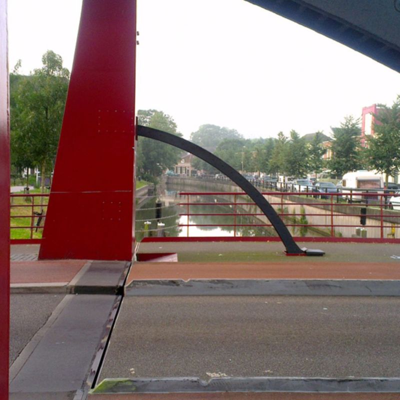 Rode Brug in Utrecht nog veel langer defect, grote boten moeten nog ...
