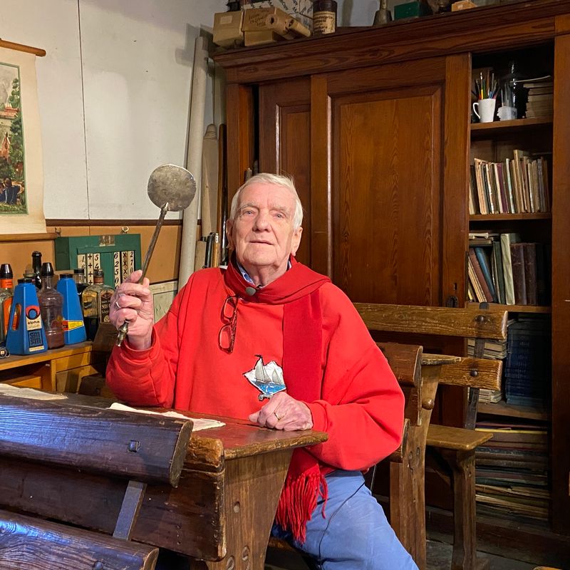 Zo weet Jan Anderson (89) 150.000 objecten uit zijn museum te behouden ...
