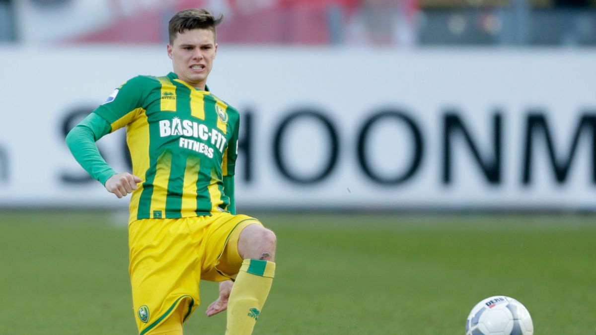 ADO-speler Danny Bakker treedt met rake vrije trap in voetsporen van ...