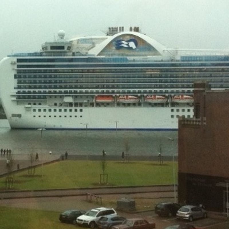 Crown Princess vertrekt uit Rotterdam - Rijnmond