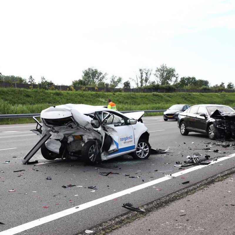 Ernstig ongeval op A2 bij Beesd; snelweg weer vrij - Omroep Gelderland