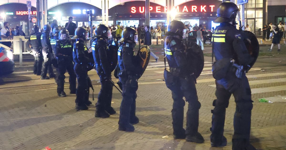 Eerste aanhoudingen verricht na rellen op Scheveningen - Omroep West
