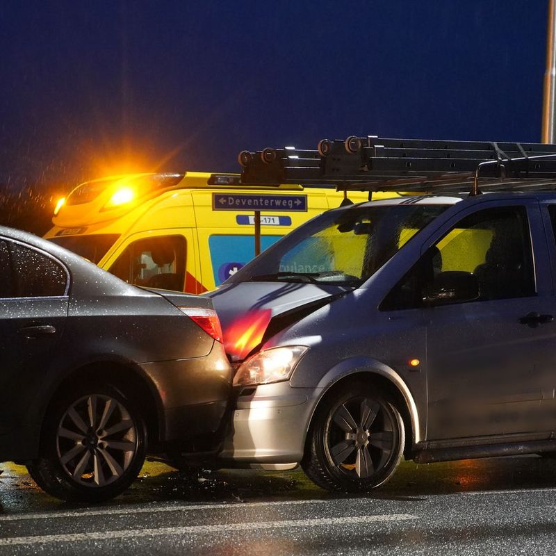 Drukke ochtendspits door regen en ongelukken - Omroep Gelderland