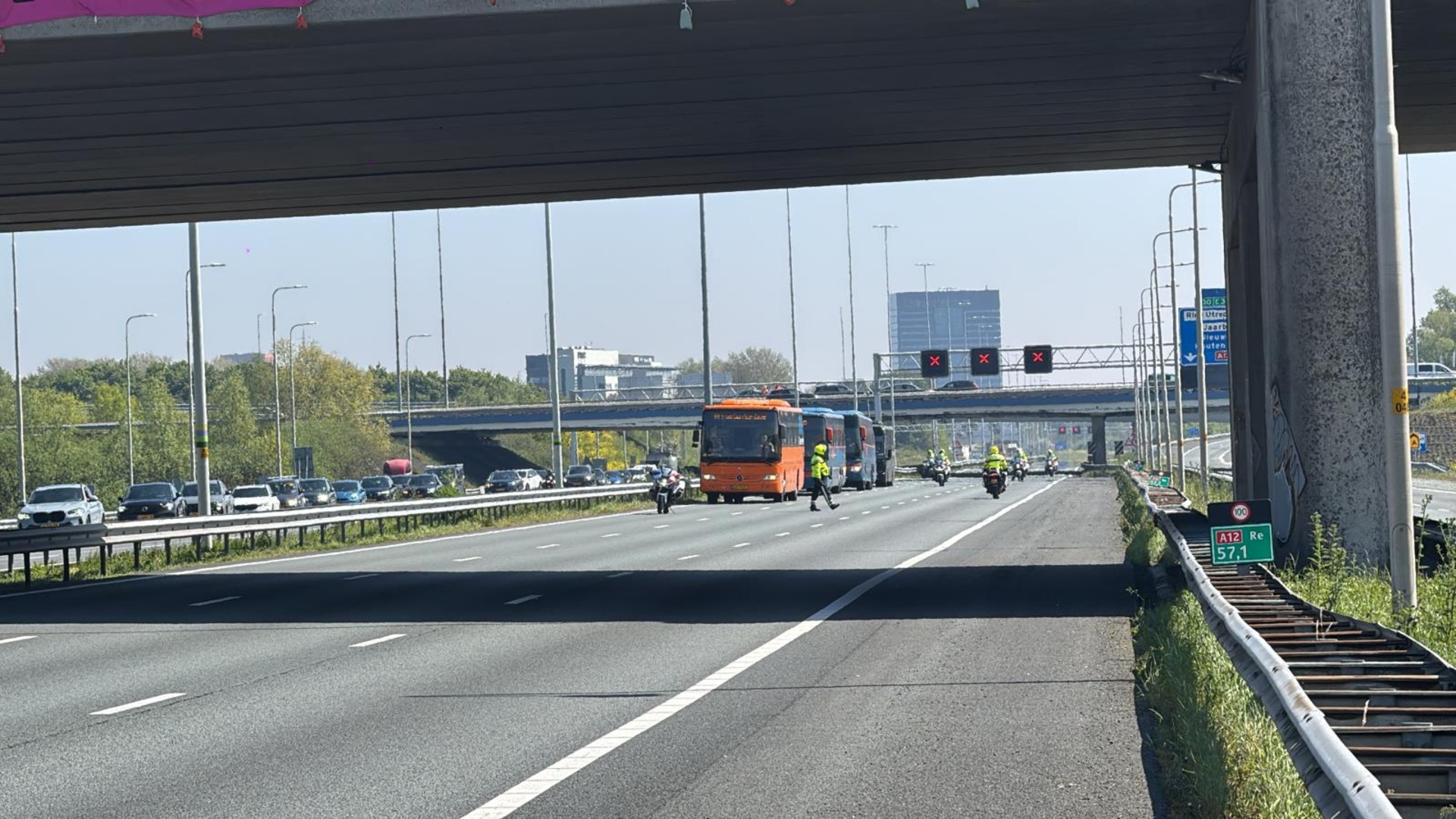 Teruglezen liveblog: Alle actievoerders die A12 blokkeerden van de ...