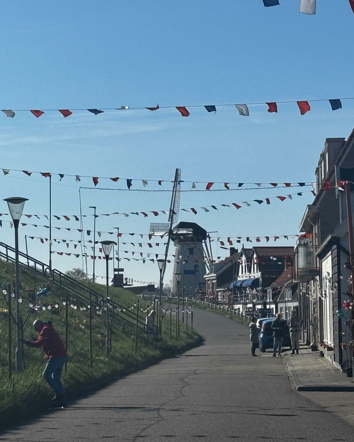 Wemeldinge warmt op voor Koningsdag: na 10 jaar doet het hele dorp weer ...