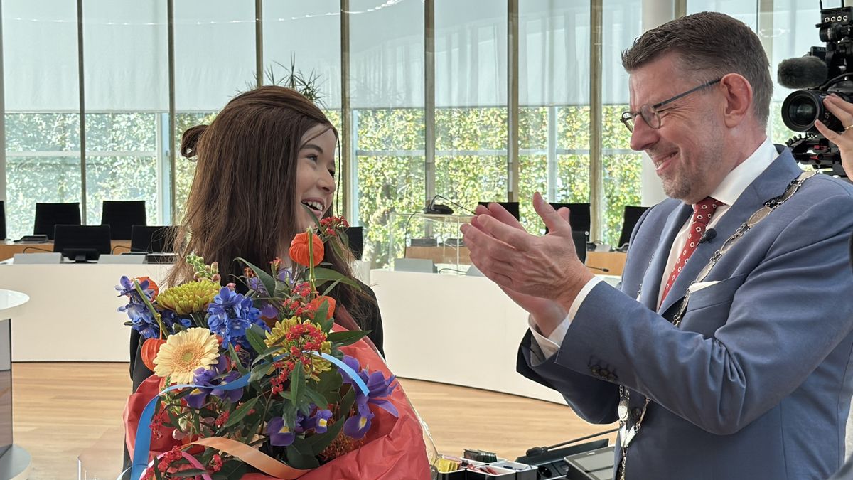 Ongeneeslijk zieke Jade (17) krijgt koninklijke onderscheiding - Omroep ...