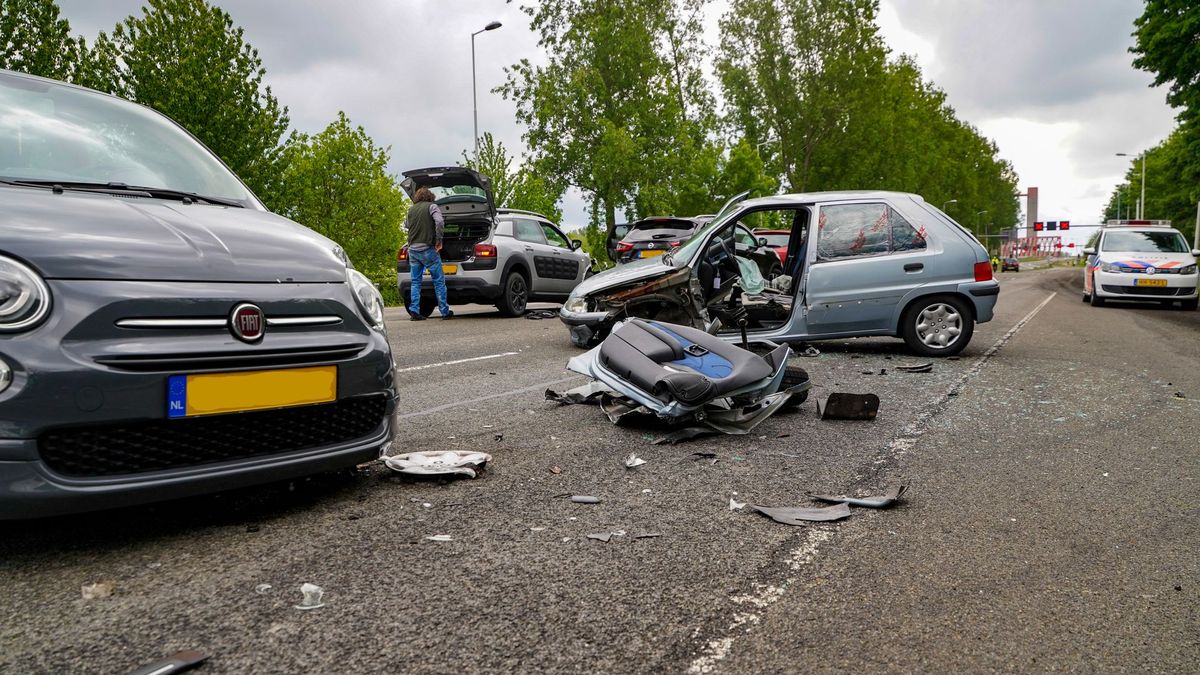 Spookrijder veroorzaakt ongeluk met zeven auto's bij Spijkenisserbrug - Rijnmond