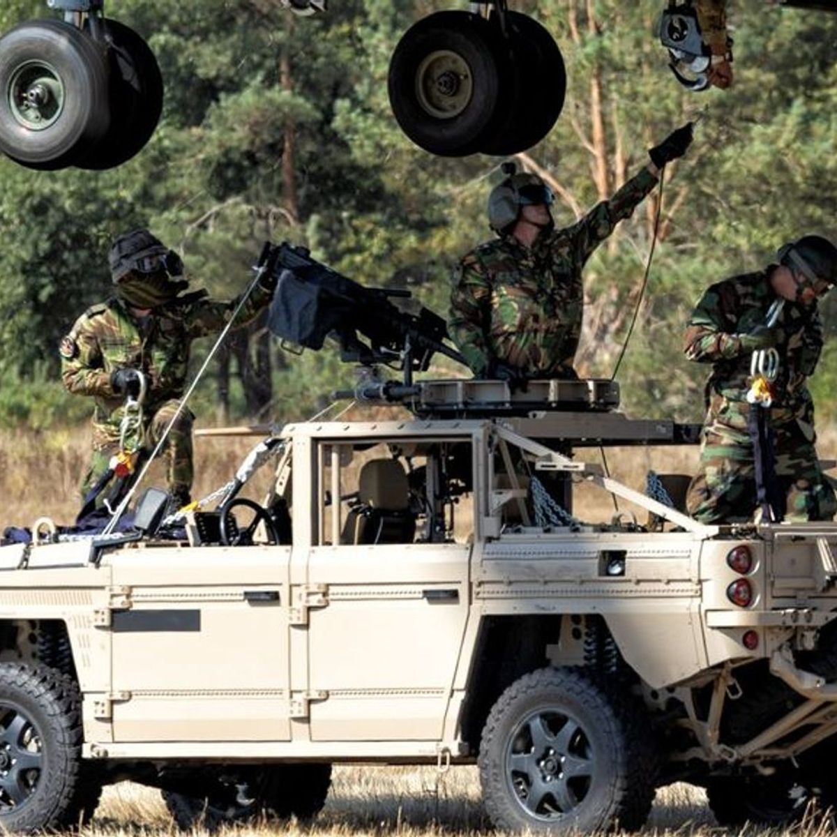 Dit bedrijf uit Tiel levert 41 militaire voertuigen aan Defensie ...
