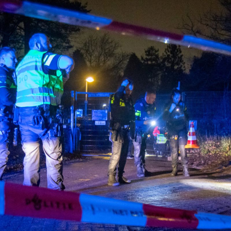 Gewonde bij schietpartij, slachtoffer naar ziekenhuis - Rijnmond