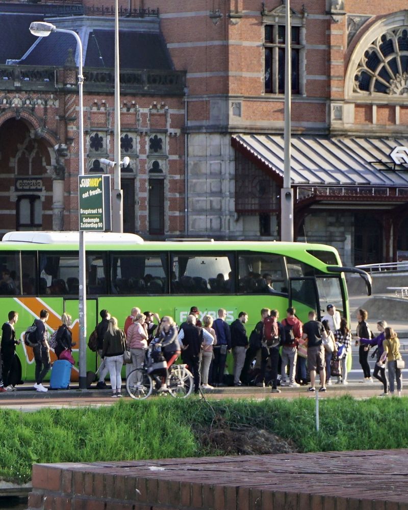 De één z'n dood is de ander z'n brood: bussen FlixBus vol door NS ...