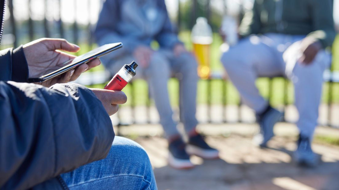 Aantal vapende jongeren stijgt: ‘Opstap naar tabak’ - 1Limburg Aantal vapende jongeren stijgt: ‘Opstap naar tabak’ - 1Limburg