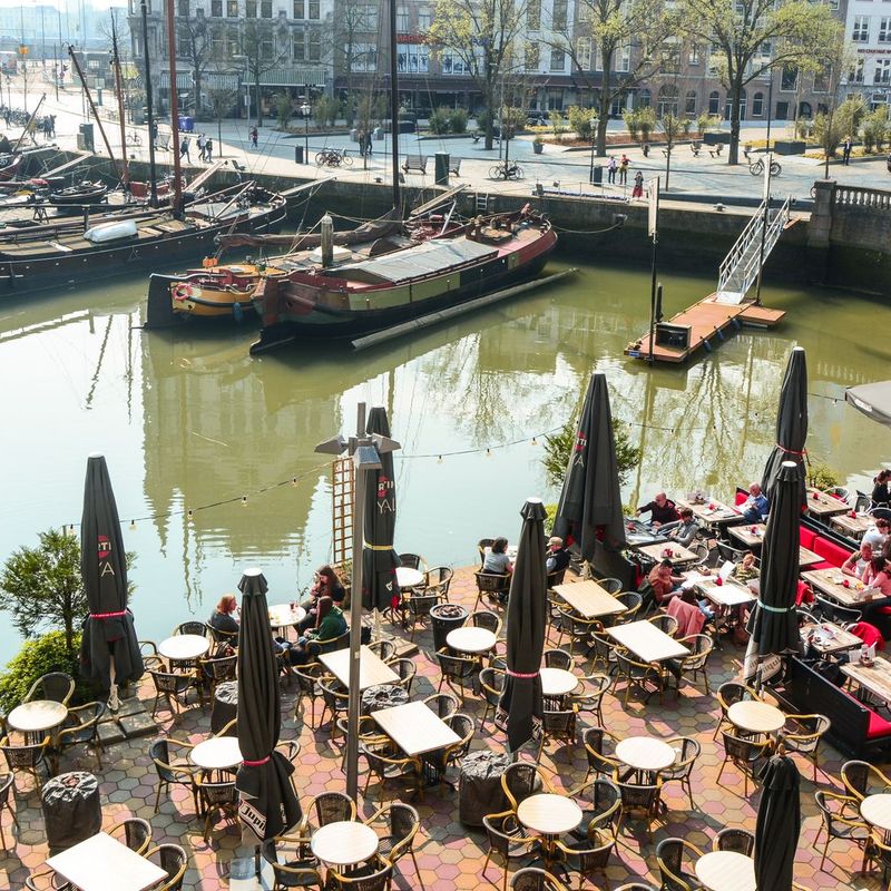 Rotterdamse horeca in het weekend tóch 's nachts een uurtje langer open ...