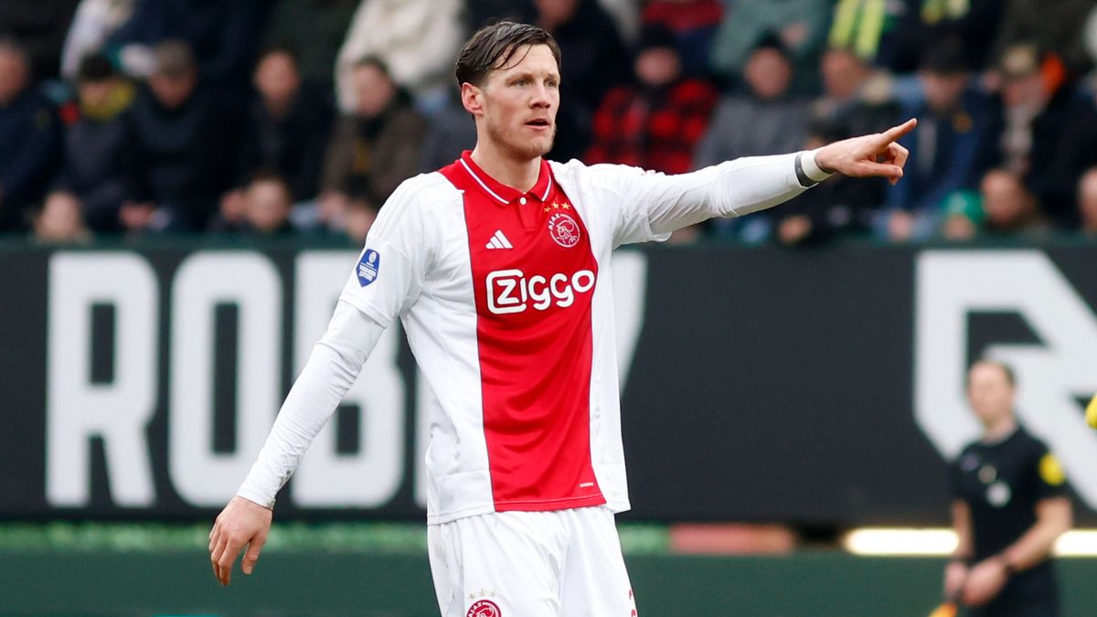 Wout Weghorst breekt teen en ontbreekt komende weken bij Ajax en Oranje - Oost