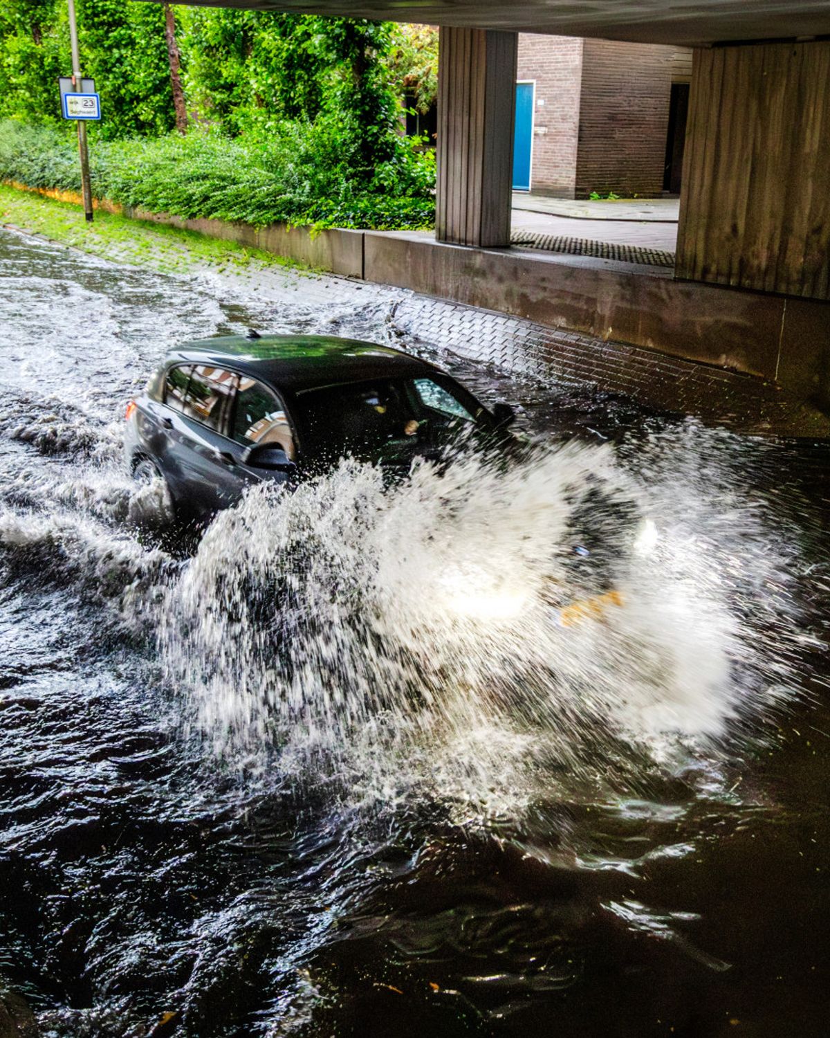 LIVE | Tunnel onder water - Zware regen- en onweersbuien trekken over ...