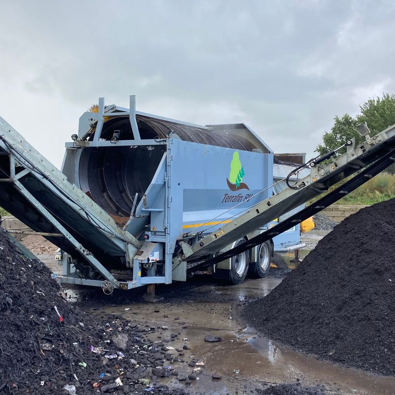 Middelburg maakt compost van blaadjes, deze keer wel afvalvrij - Omroep ...