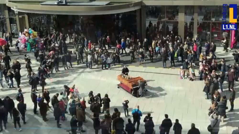 Buren in Europa: Straatpianist Marcel Kuipers - L1