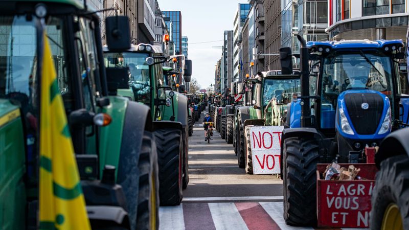 Boeren onderweg naar Brussel om te protesteren tegen landbouwbeleid ...