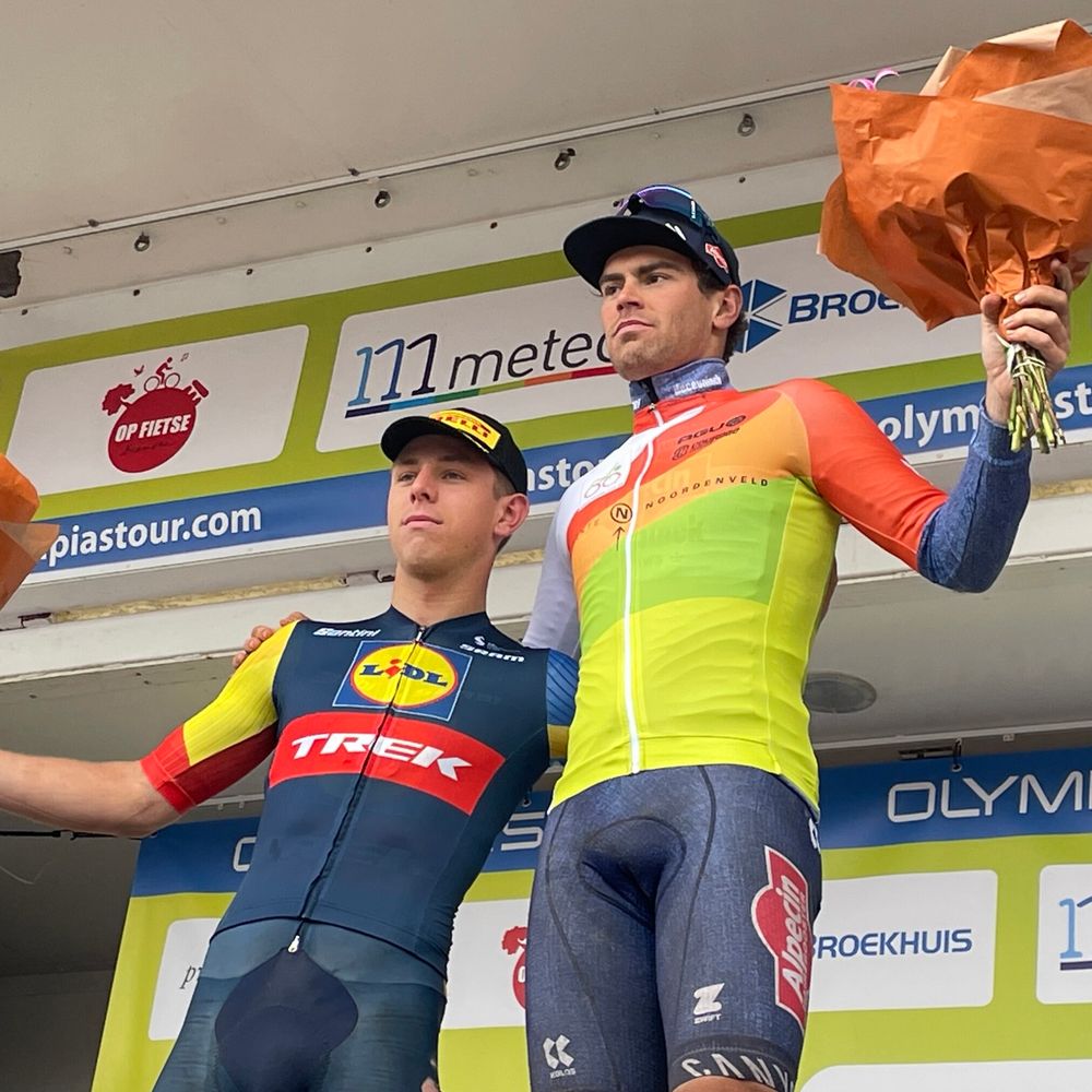 Belg Simon Dehairs wint kletsnatte derde etappe Olympia's Tour in Roden ...