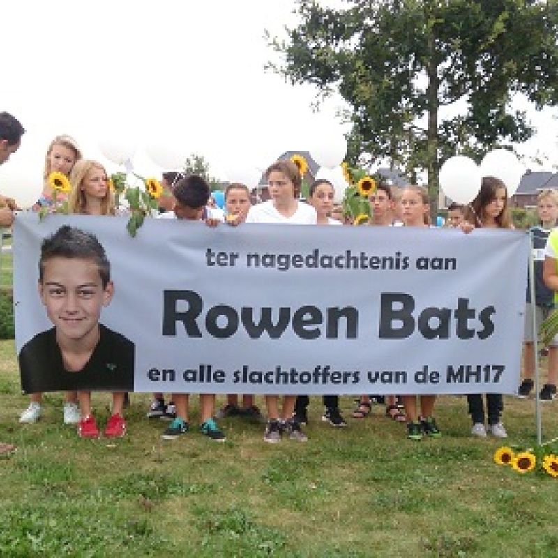 Bijna 1000 mensen bij stille tocht voor Rowen Bats - Omroep Gelderland
