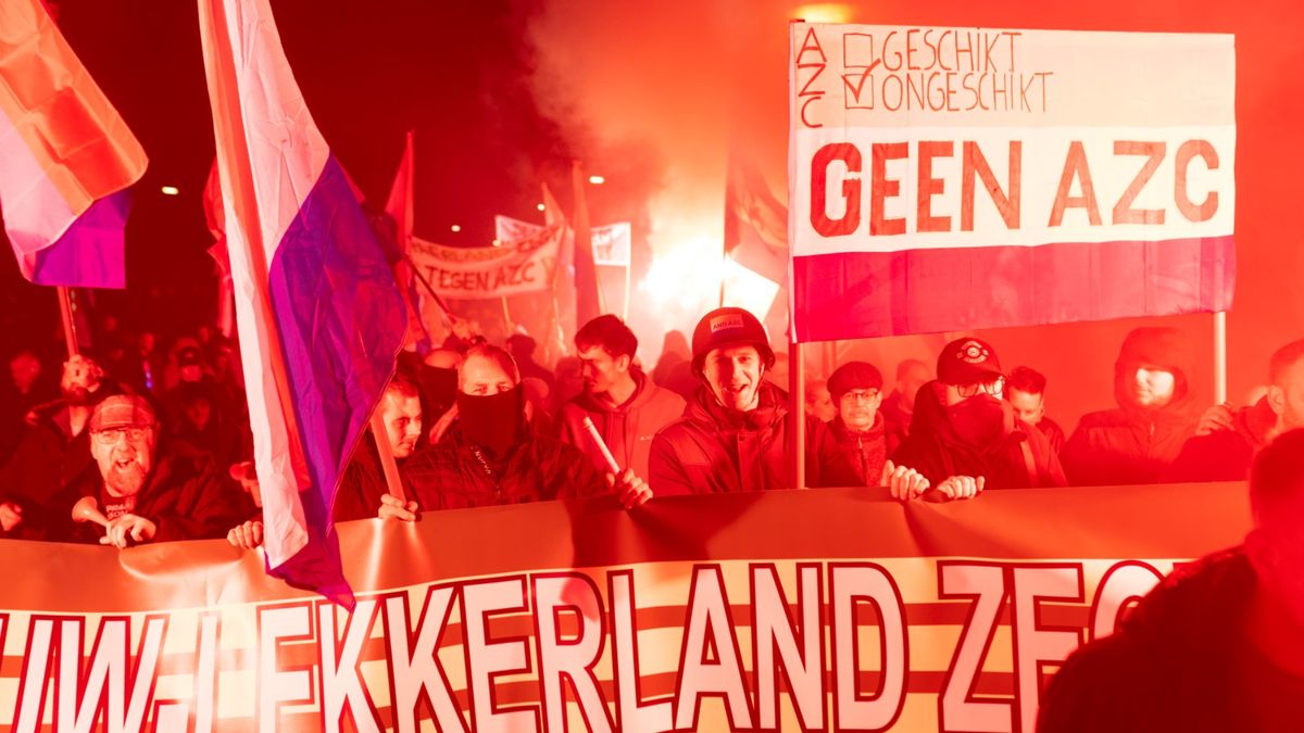 Burgemeester en raadsleden over escalatie azc-protest: 'Intimiderend ...