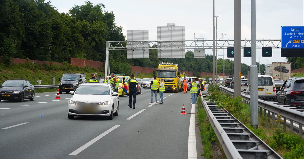 112 Nieuws: Hevig ongeval op A28 bij Zwolle - Oost