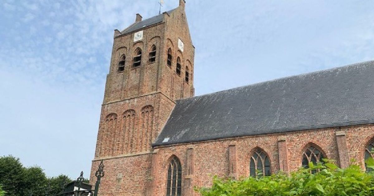 Hjirom hearst de tsjerkeklokken fan 'e middei om tweintich oer ...