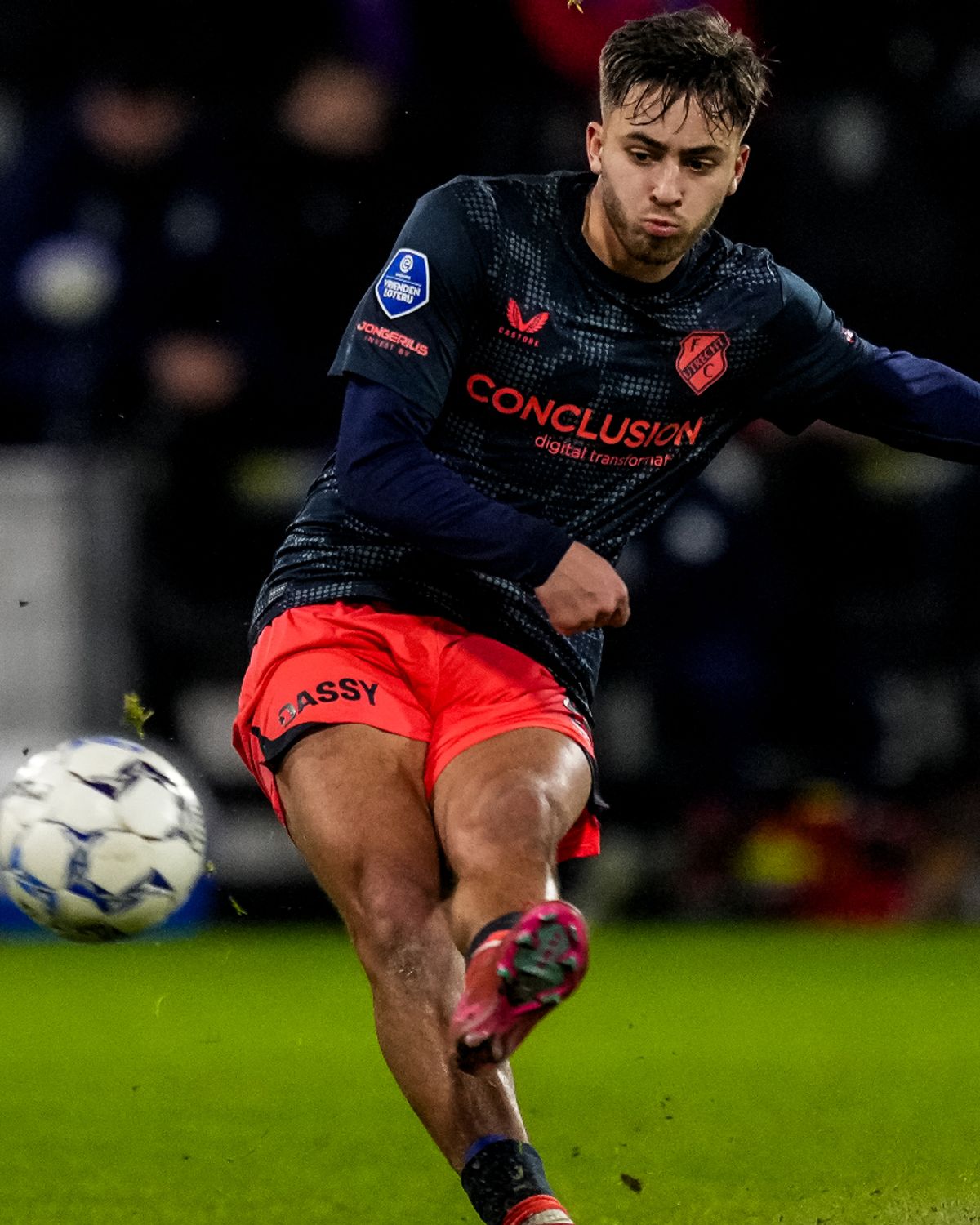 FC Utrecht pakt via prachtgoal alsnog een punt bij Heracles: 'Train er ...