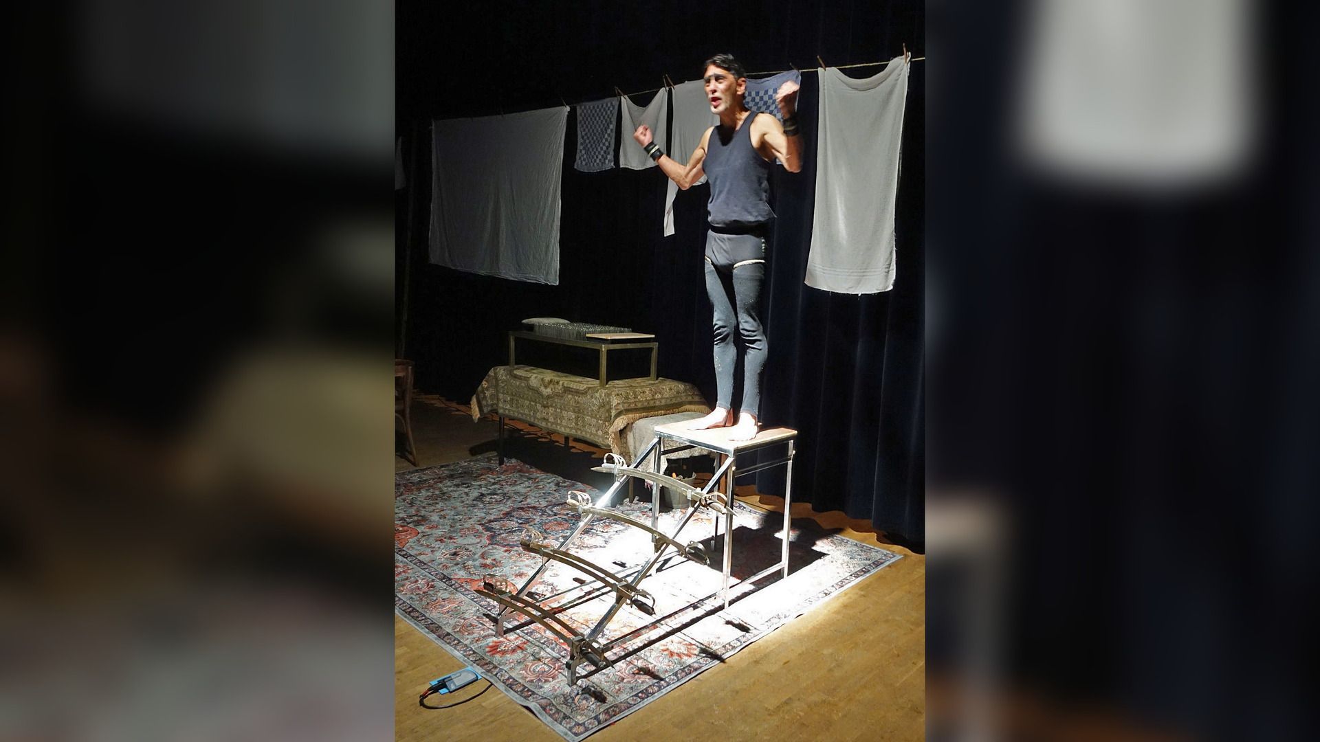 Recensie Slappe Douwe door Ritsko van Vliet: "Pijn is lekker" - Omrop ...