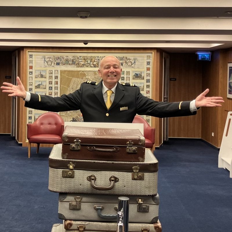 Vergroeid met het ss Rotterdam denkt gastheer Gideon (72) nog lang niet ...