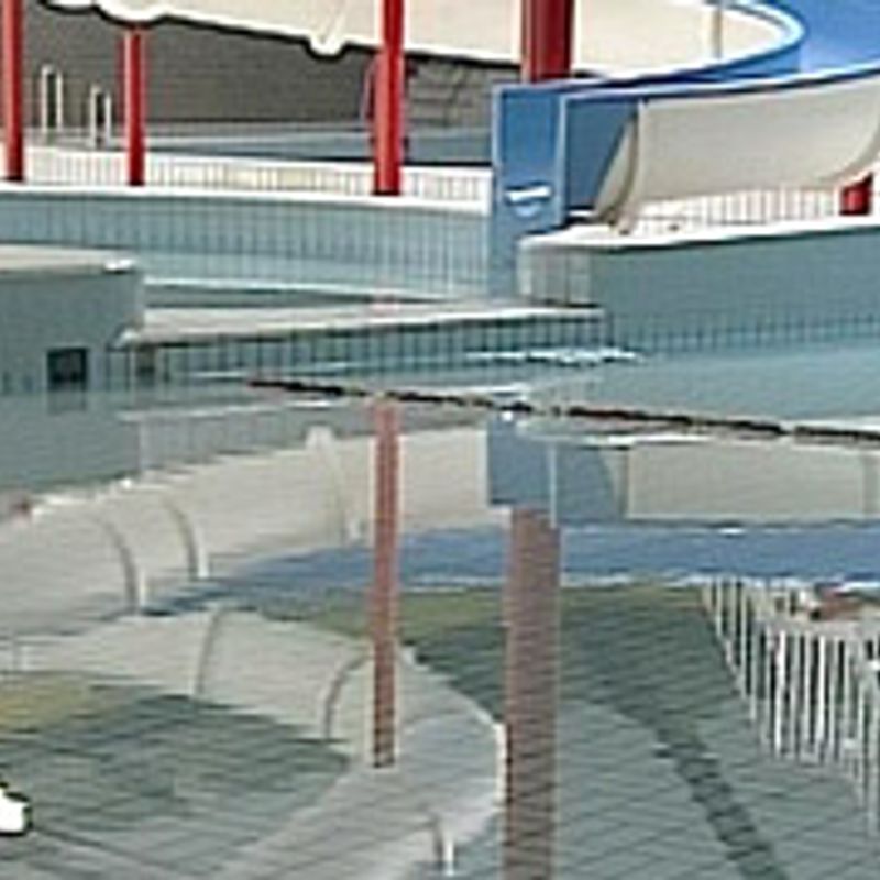 Capelle houdt zwembad deze maand nog open - Rijnmond