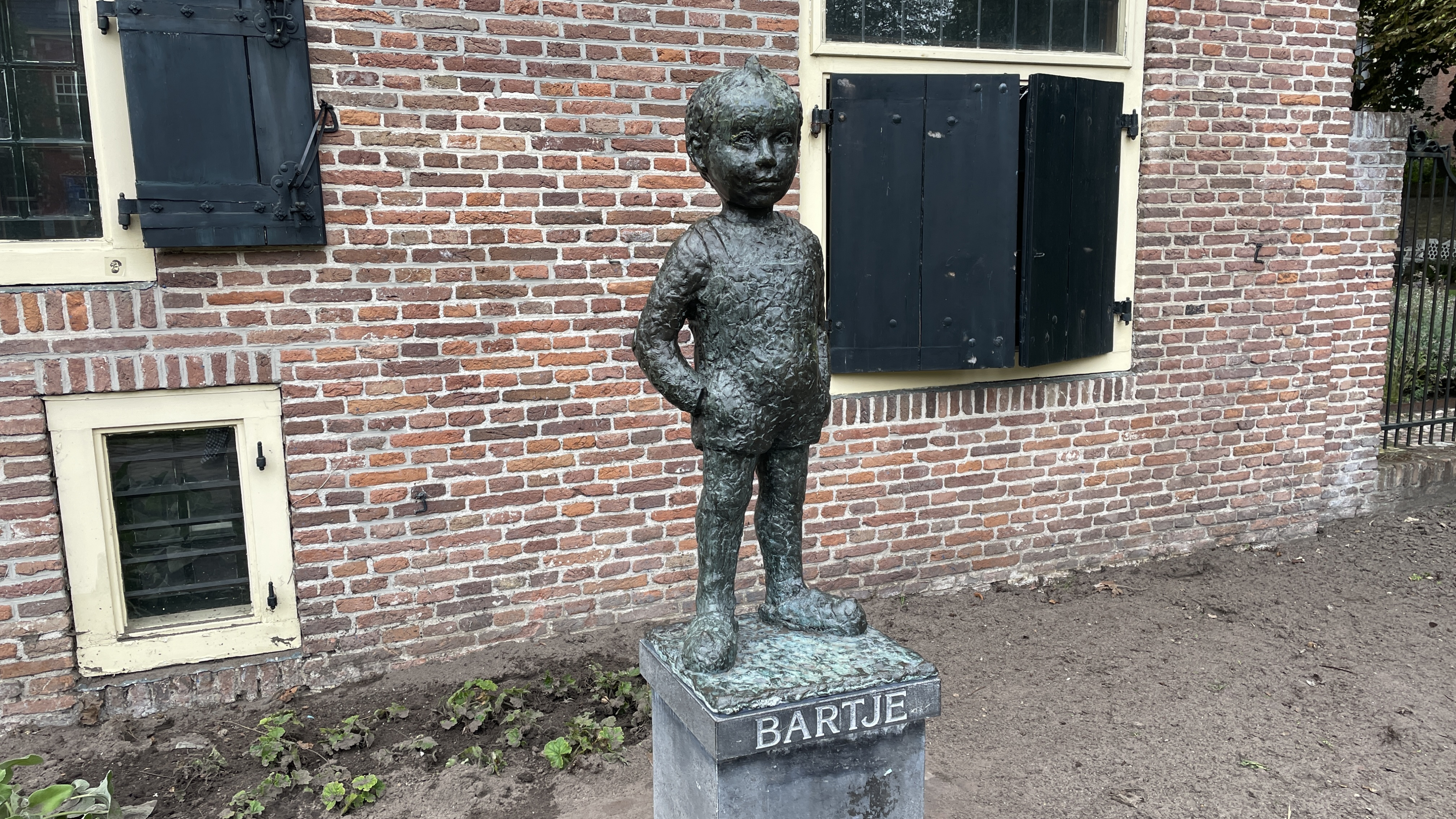 Oversteken in Assen? Eerst wachten tot Bartje groen licht geeft - RTV ...