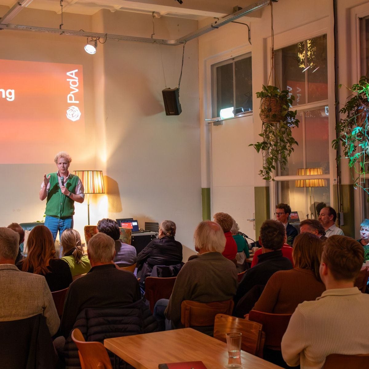 PvdA'ers enthousiast over samenwerking met GroenLinks: 'Rode roos met ...