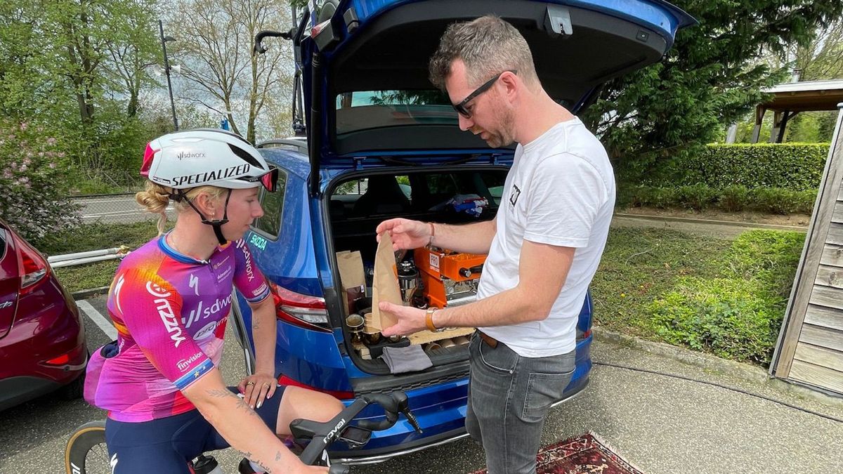 Nick maakt koffie voor topsporters Olympische Spelen: 'Over koffie werd ...