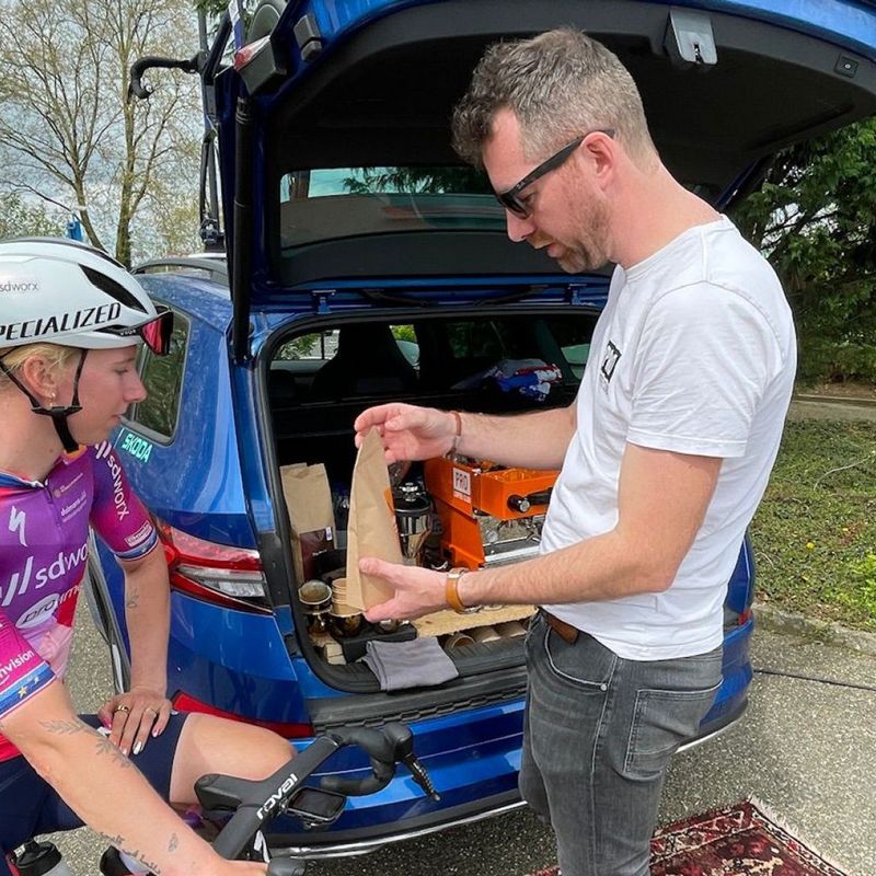 Nick maakt koffie voor topsporters Olympische Spelen: 'Over koffie werd ...