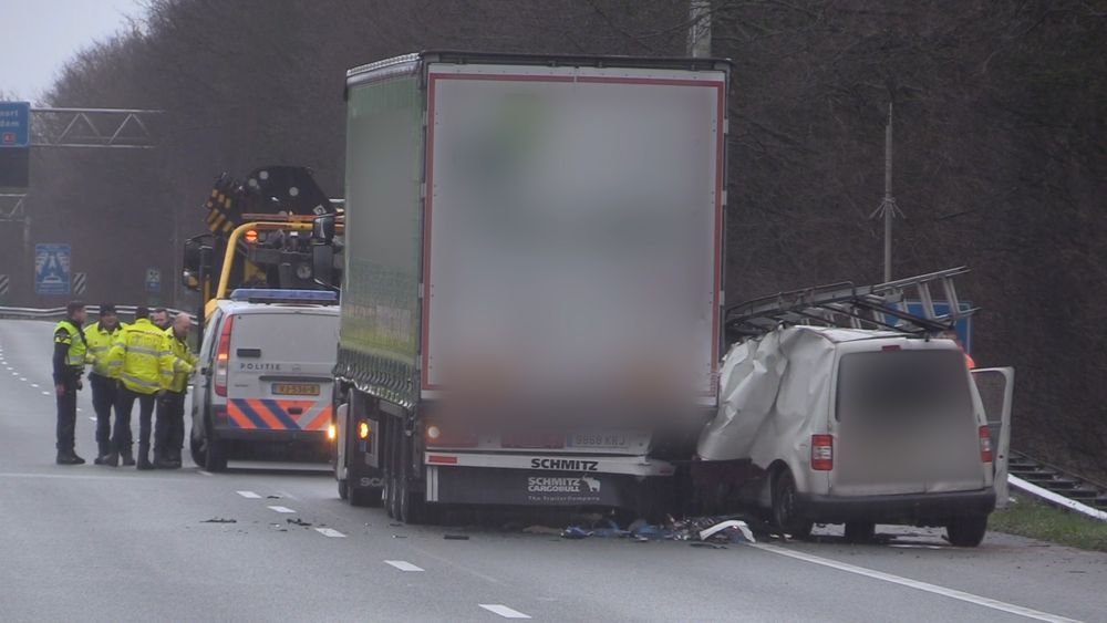 Dode bij ernstig ongeluk op A30 bij Barneveld - Omroep Gelderland