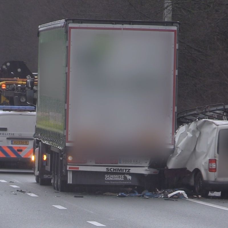 Dode bij ernstig ongeluk op A30 bij Barneveld - Omroep Gelderland