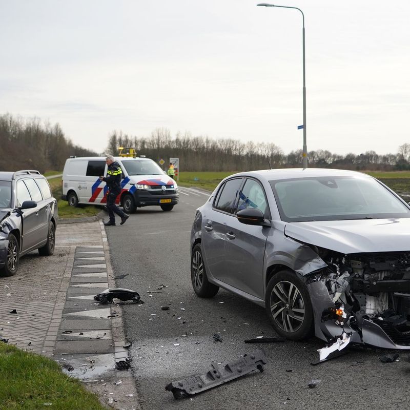 N374 in Mantinge deels afgesloten na botsing tussen auto's - RTV Drenthe