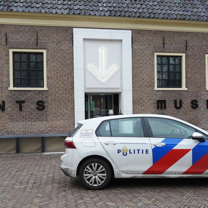 Drie verdachten kunstroof Drents Museum twee weken langer vast - RTV Drenthe
